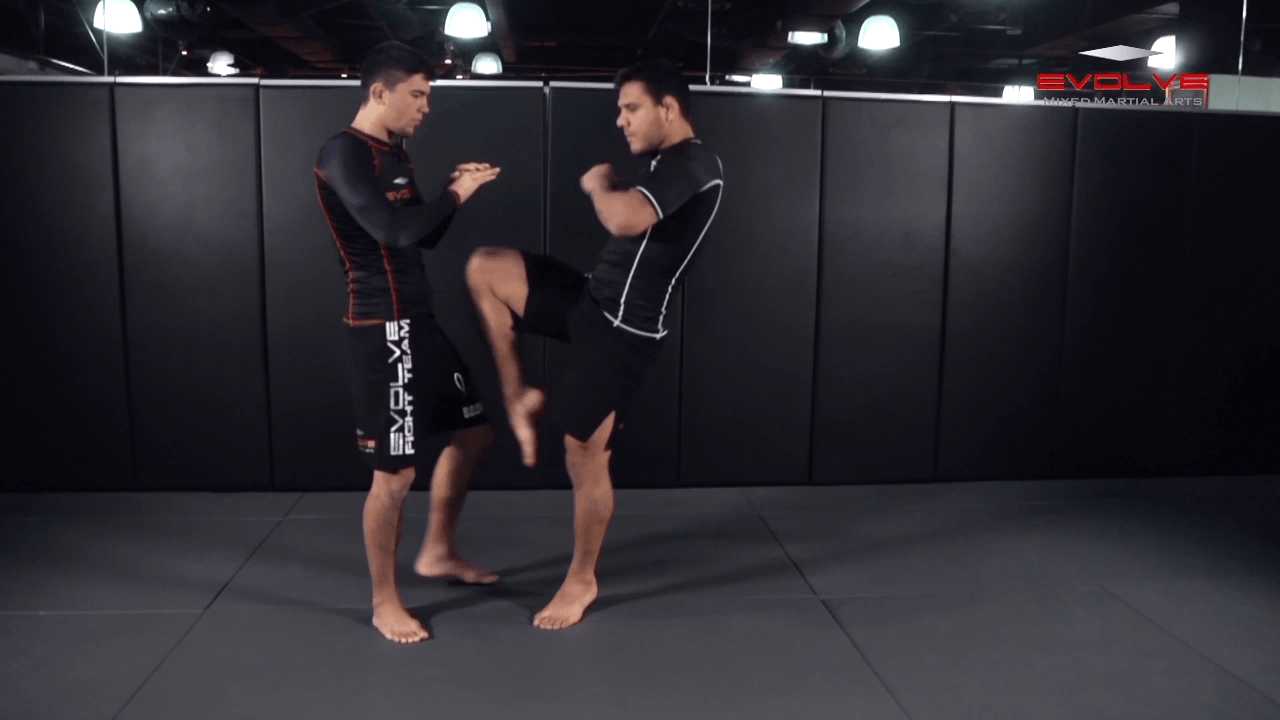 Superman Punch With Flying Knee - Evolve University