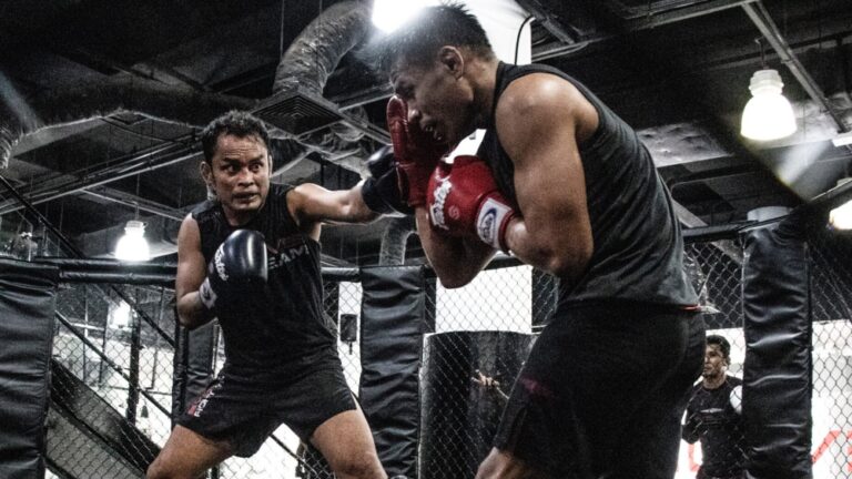 A Beginner’s Guide To MMA Sparring - Evolve University