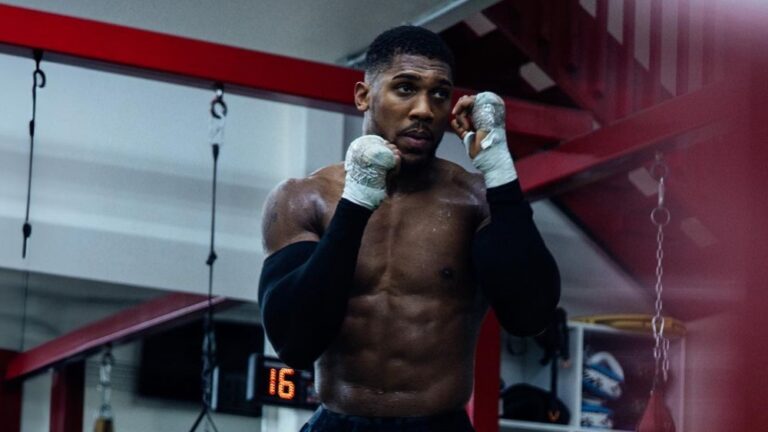 Best Ways To Keep Your Hands Up In Boxing - Evolve University